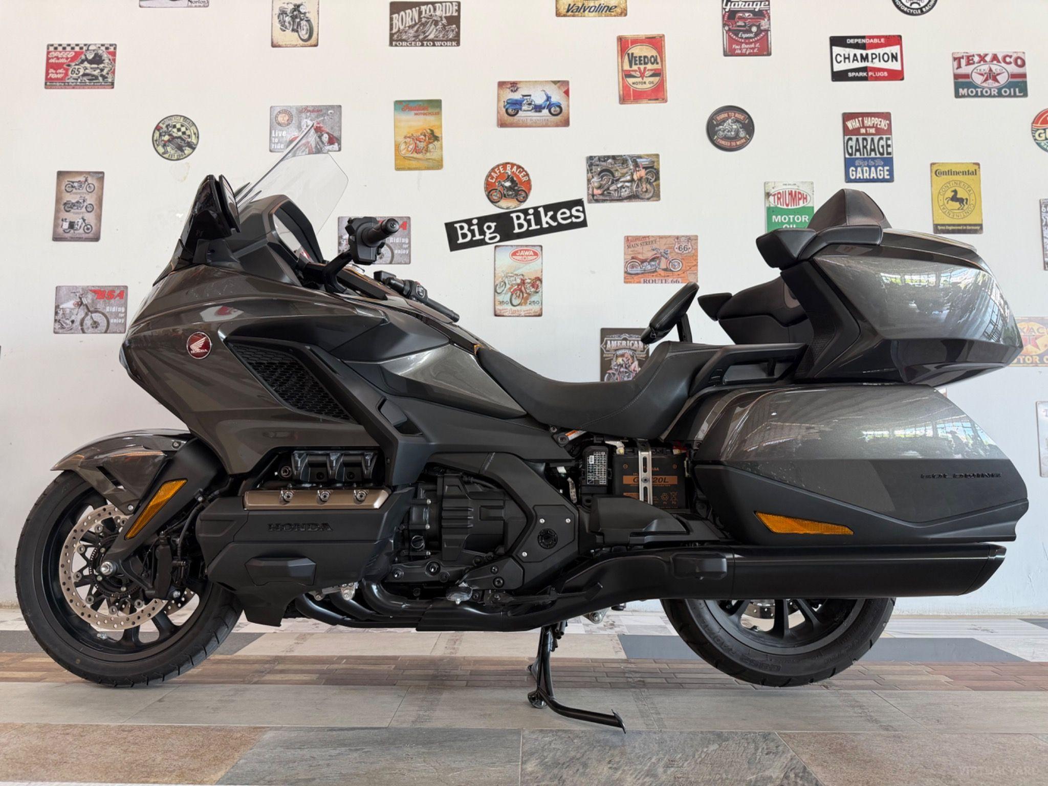 HONDA GOLDWING DCT