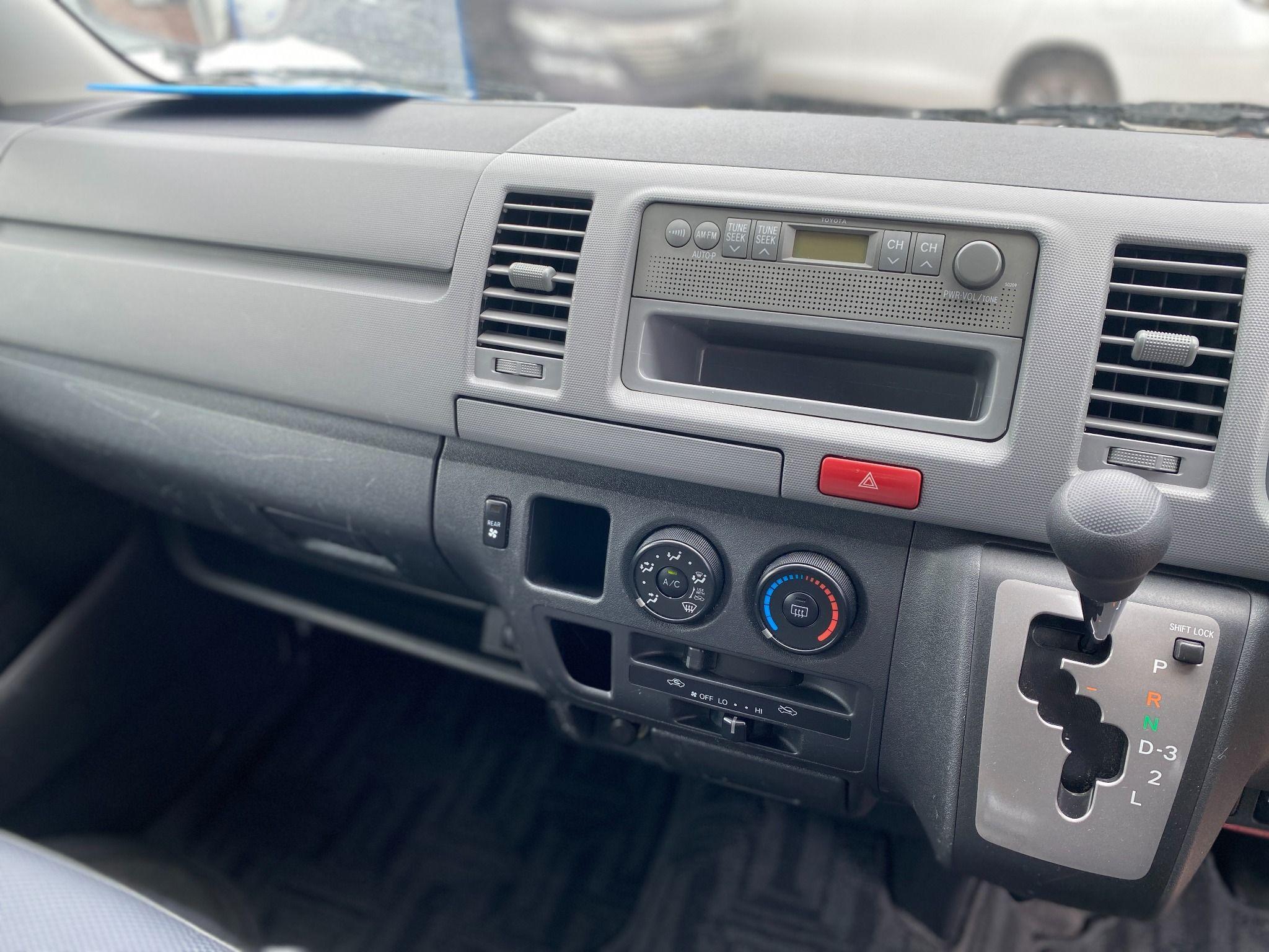 TOYOTA HIACE VAN 4D WELCAB