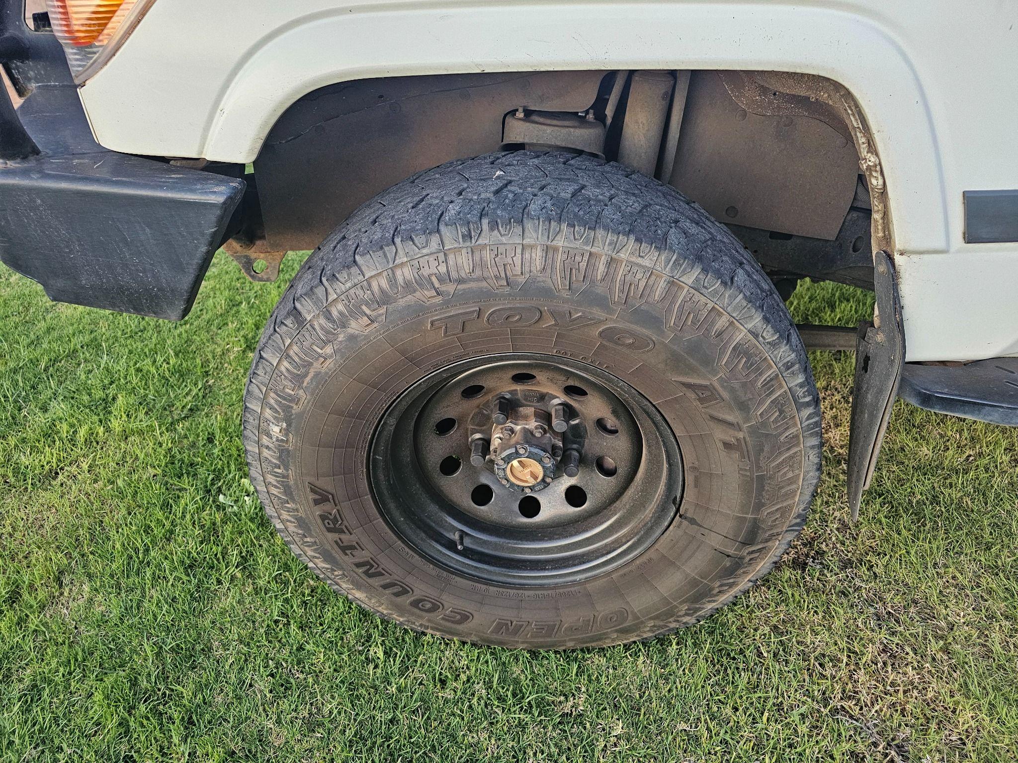 TOYOTA LANDCRUISER WORKMATE (4X4) 11 SEAT VDJ78R 09 UPGRADE