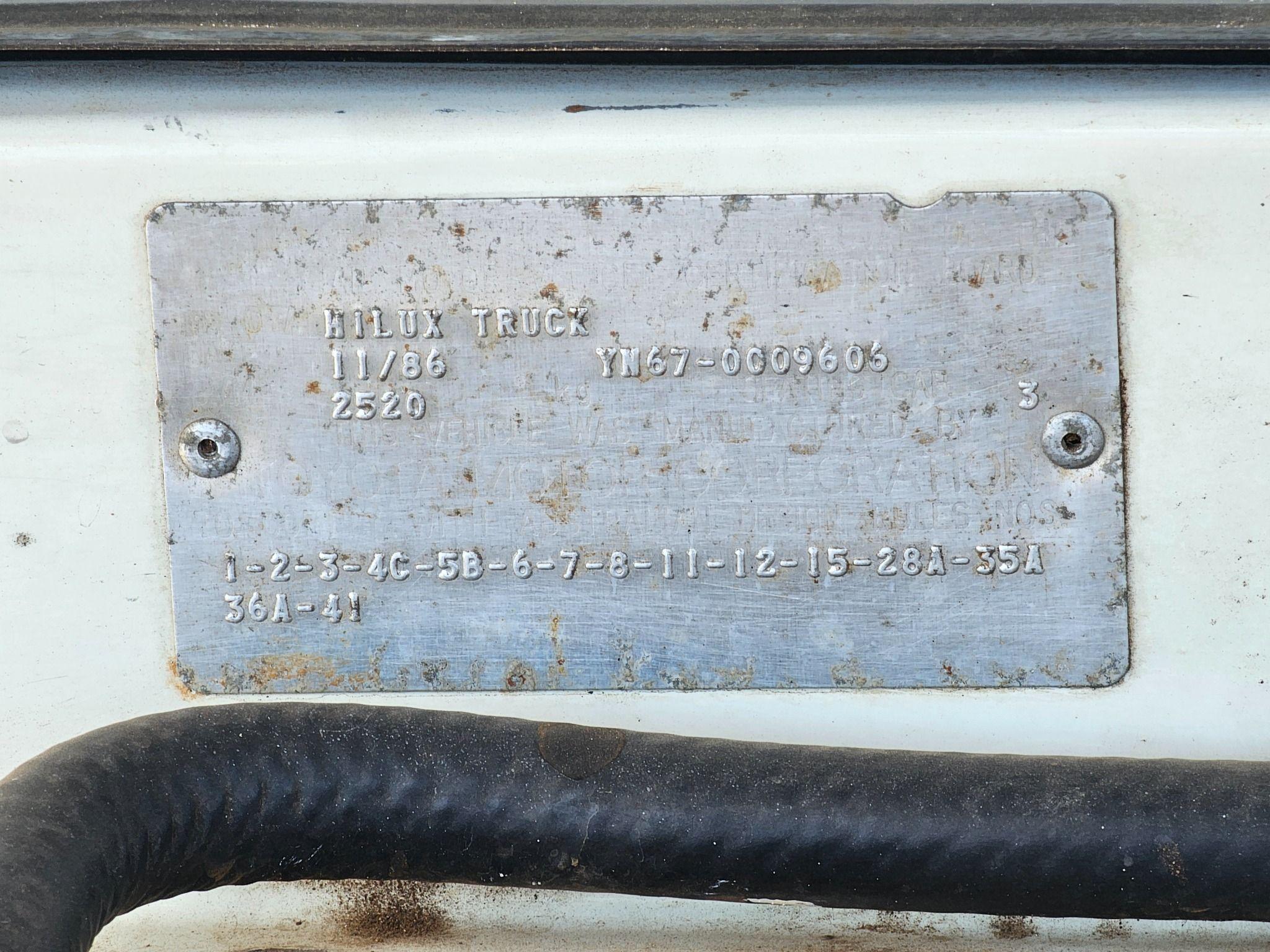 TOYOTA HILUX (4X4) YN67