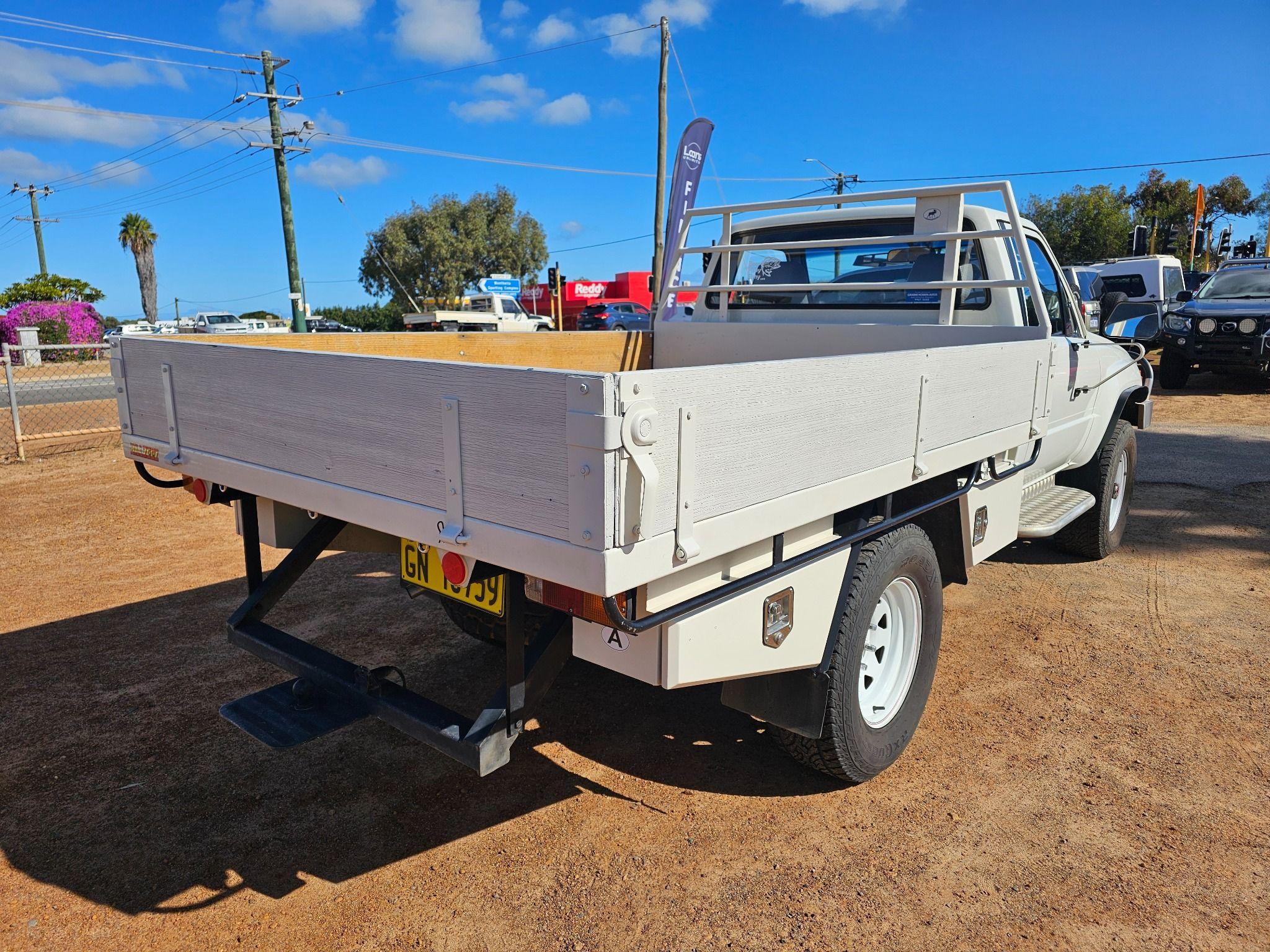 TOYOTA HILUX (4X4) YN67