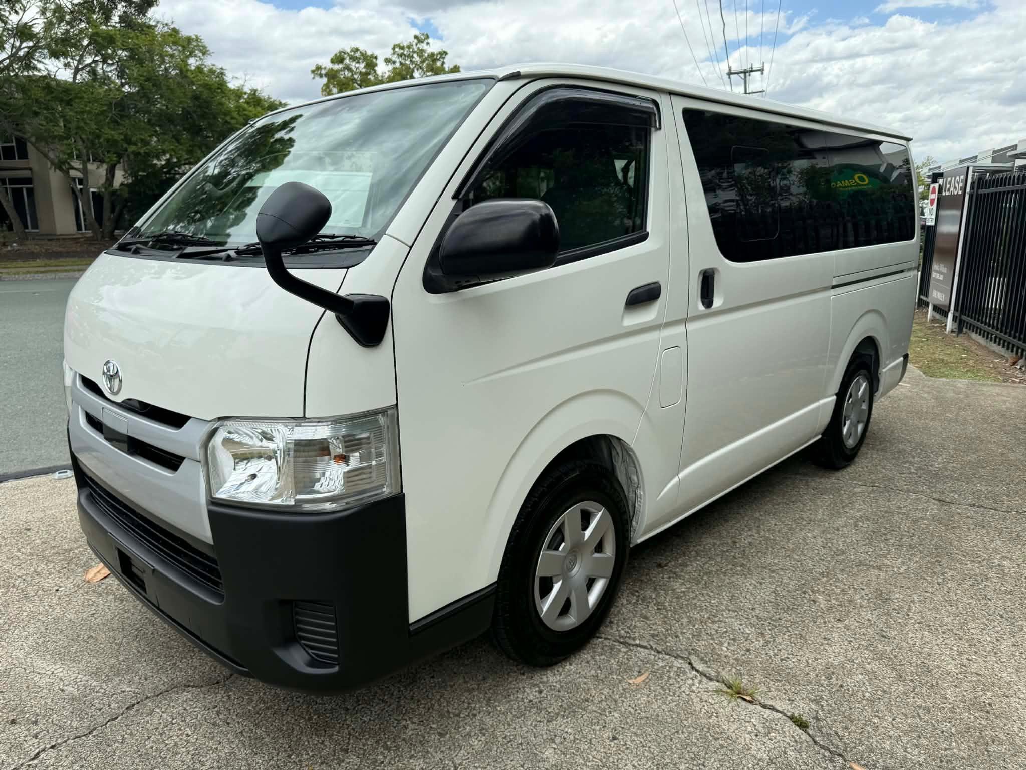 TOYOTA HIACE LWB 2L PETROL