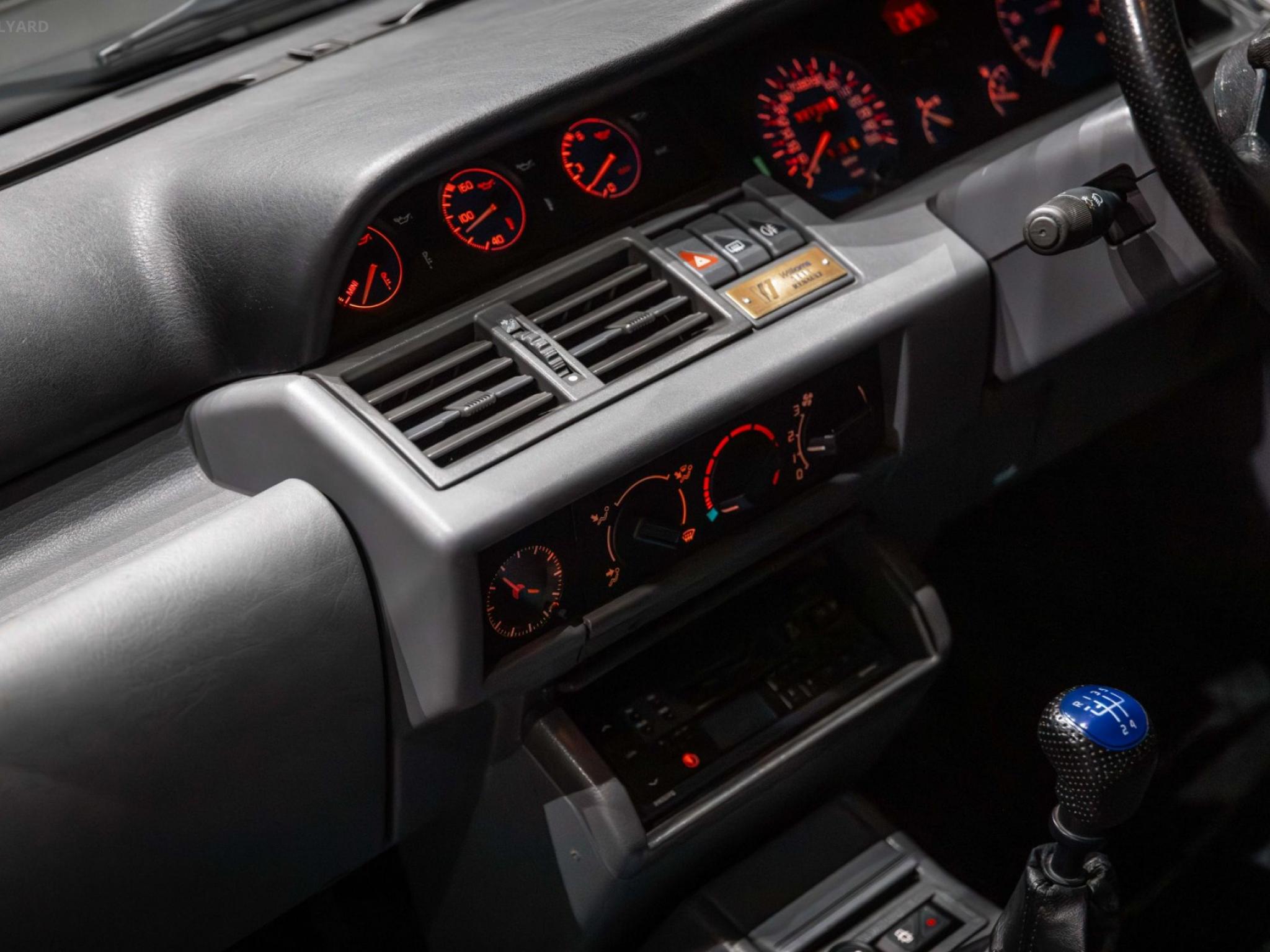 RENAULT CLIO RENAULT CLIO WILLIAMS 2.0L 16V 5MT (150 HP)