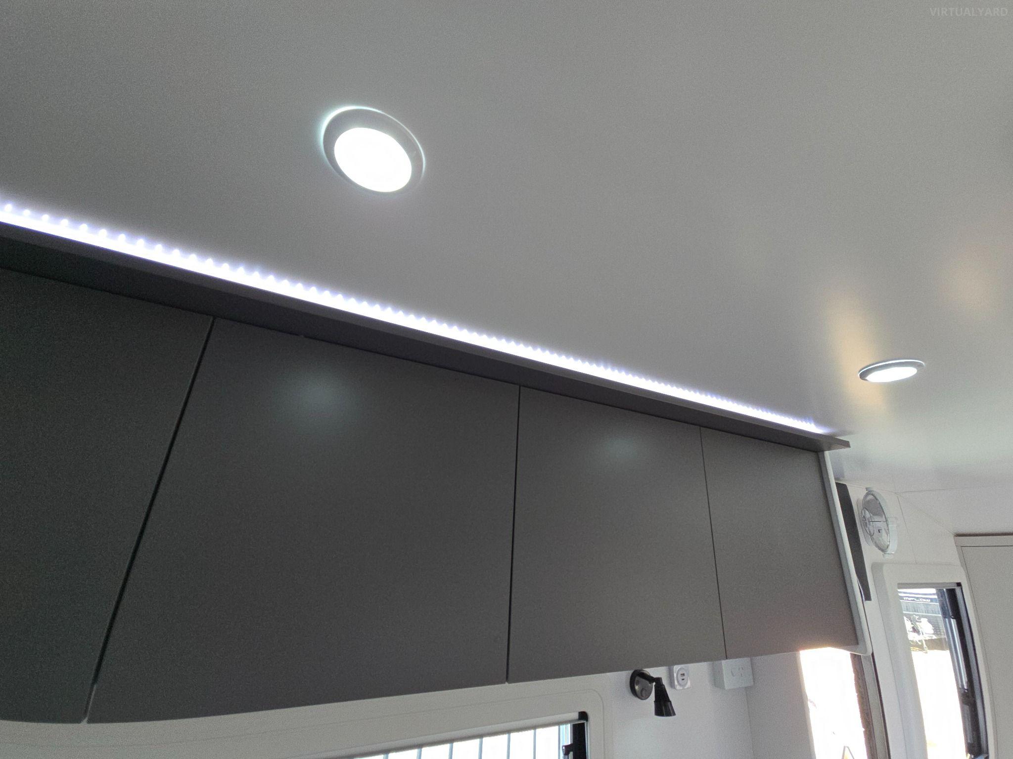 FRANKLIN RAZOR 220 - ALUMINIUM FRAME RAZOR 220-CL-2B CLUB LOUNGE