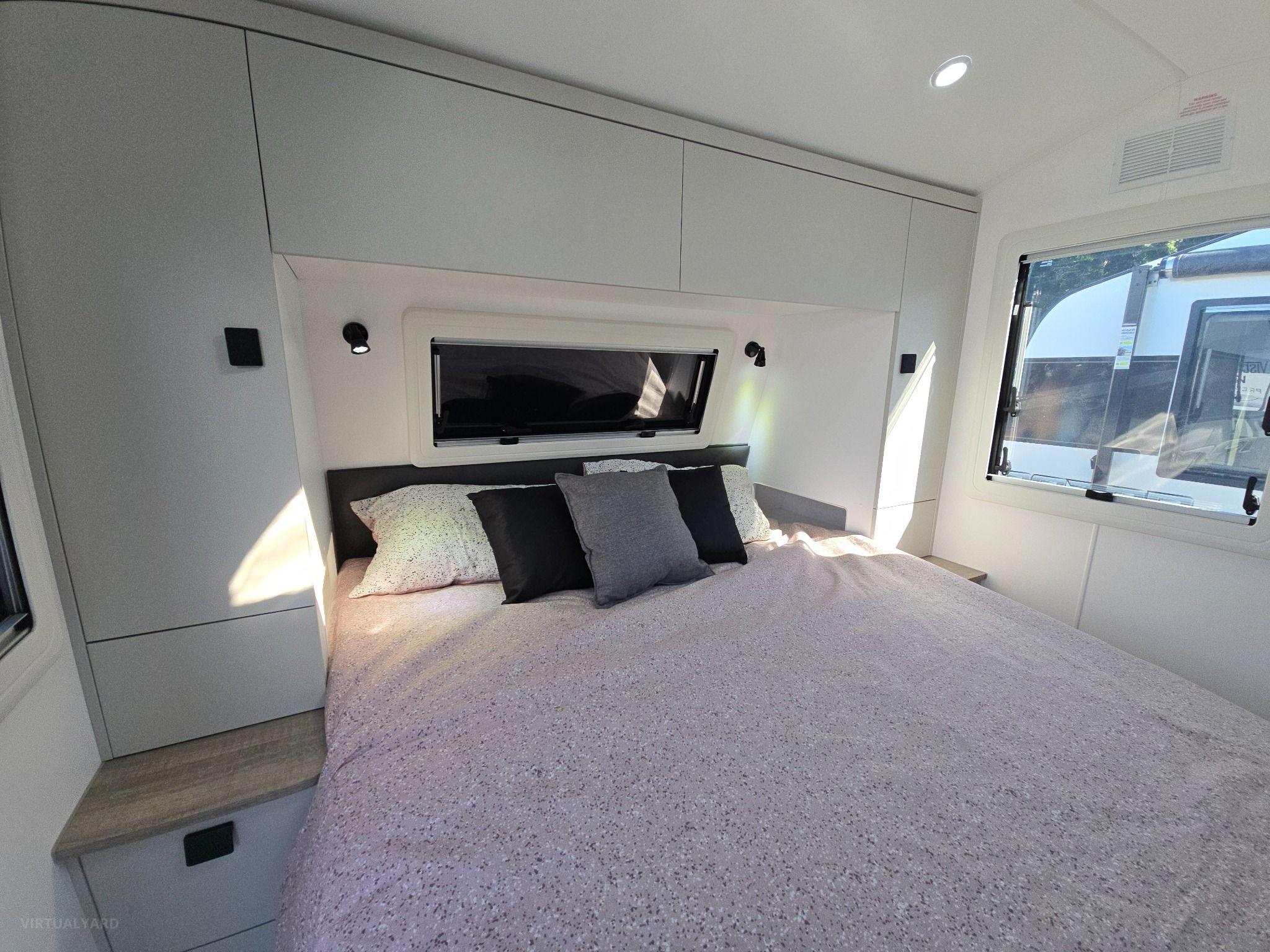 FRANKLIN RAZOR 220 - ALUMINIUM FRAME RAZOR 220-CL-2B CLUB LOUNGE