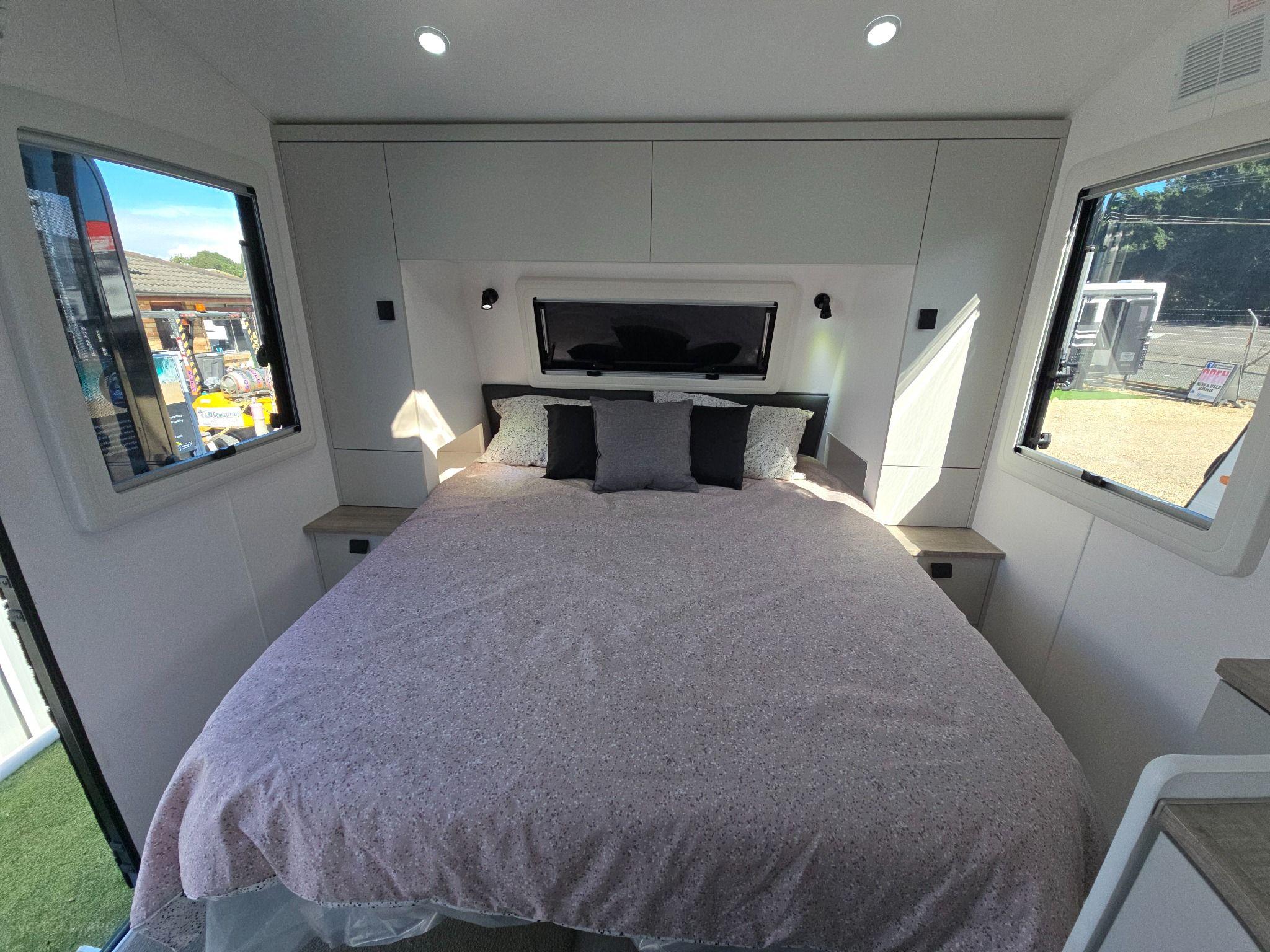 FRANKLIN RAZOR 220 - ALUMINIUM FRAME RAZOR 220-CL-2B CLUB LOUNGE