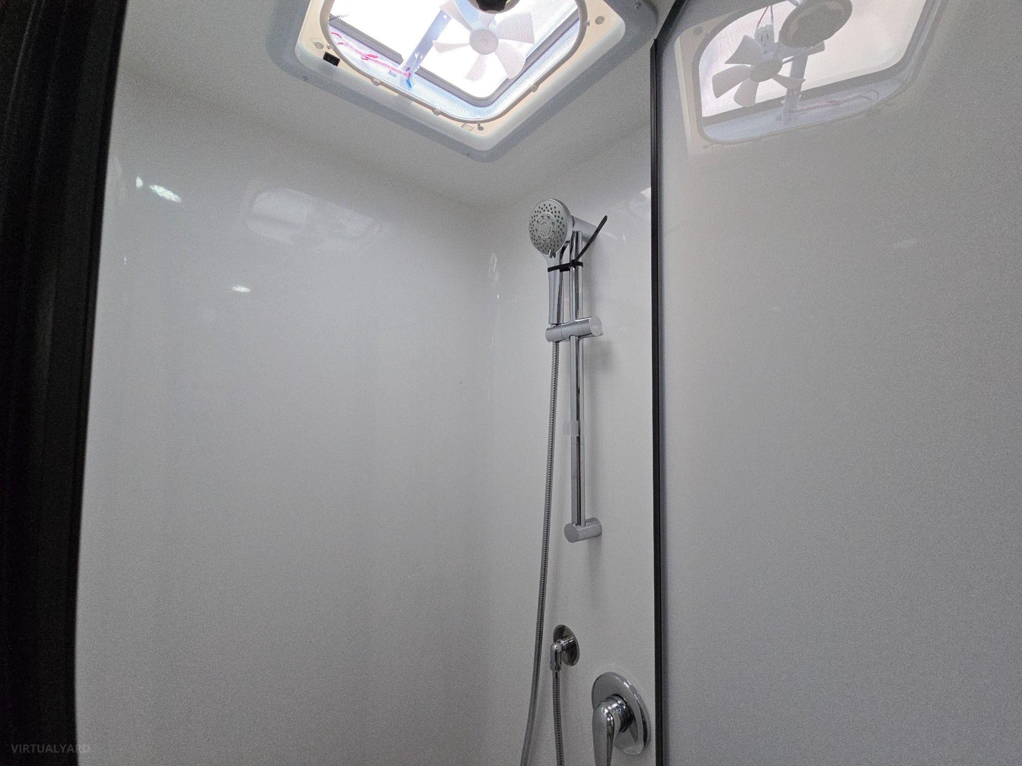 FRANKLIN RAZOR 220 - ALUMINIUM FRAME RAZOR 220-CL-2B CLUB LOUNGE