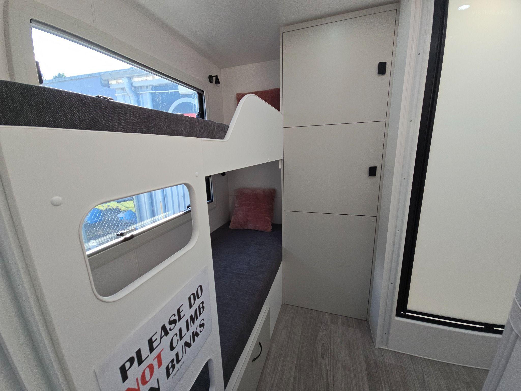 FRANKLIN RAZOR 220 - ALUMINIUM FRAME RAZOR 220-CL-2B CLUB LOUNGE