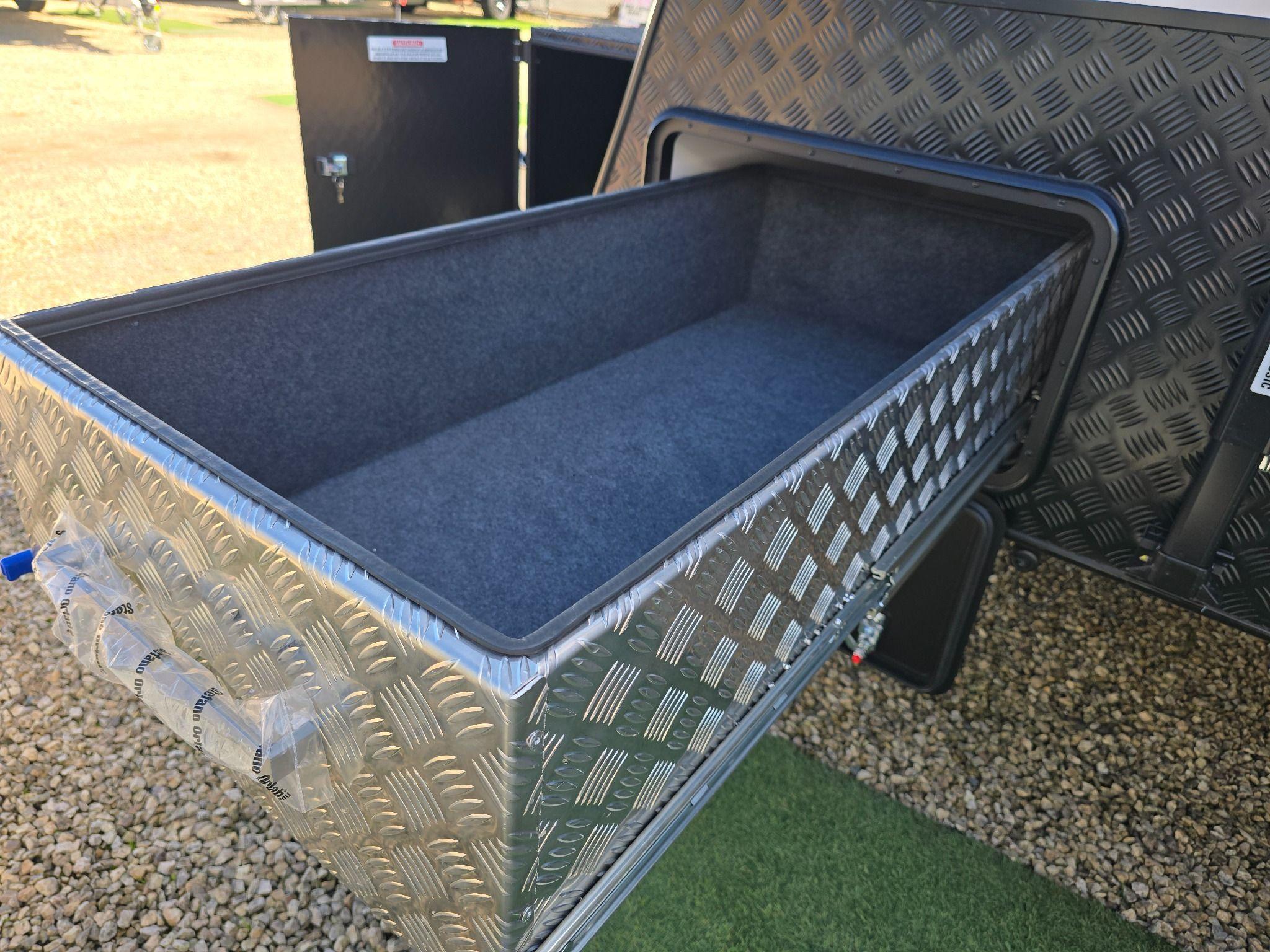 FRANKLIN RAZOR 220 - ALUMINIUM FRAME RAZOR 220-CL-2B CLUB LOUNGE