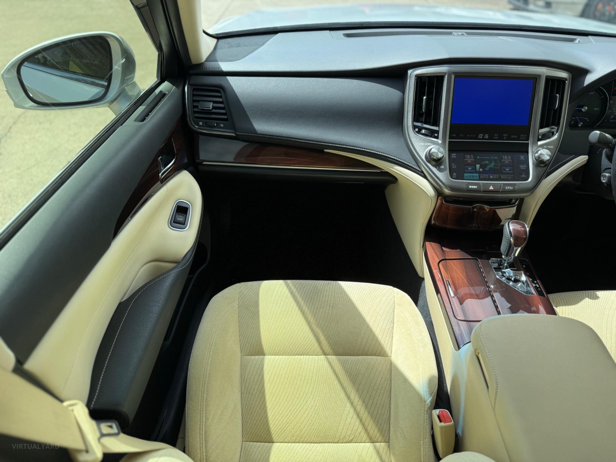 TOYOTA CROWN AWS210 ROYAL SALOON HYBRID SEDAN 4DR 1SP 2.5I/105KW HYBRID ...