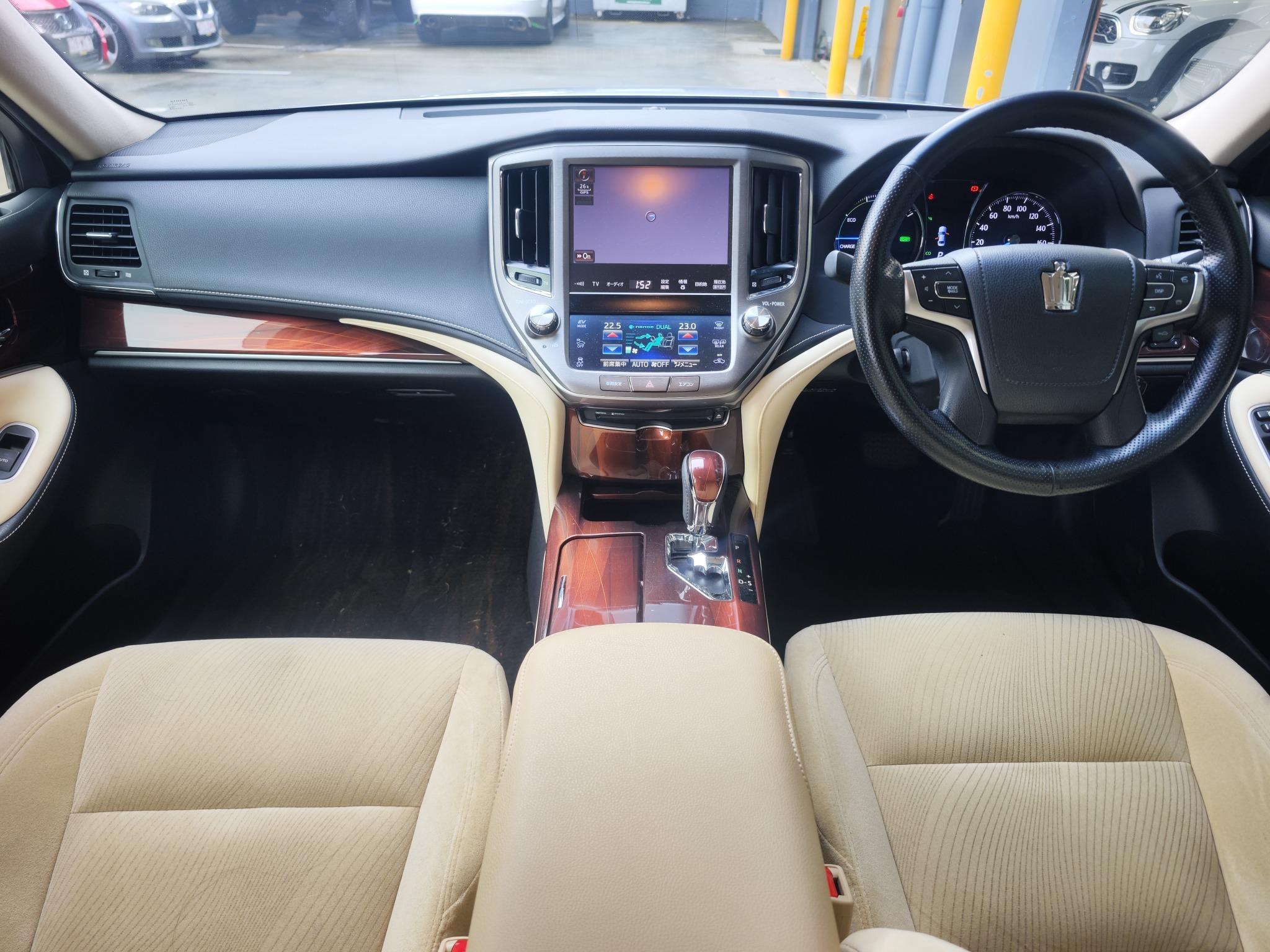TOYOTA CROWN AWS210 ROYAL SALOON HYBRID SEDAN 4DR 1SP 2.5I/105KW HYBRID ...