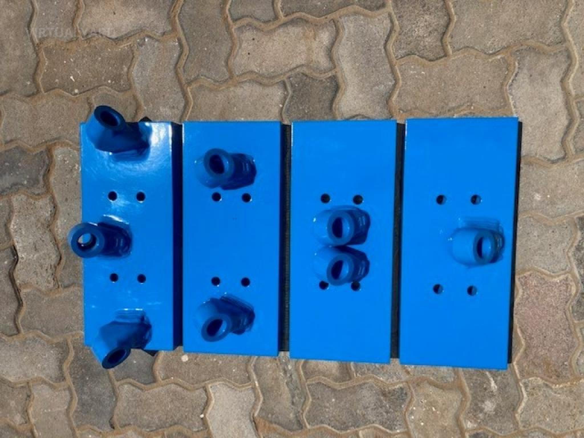 MHJ EQUIPMENT DIGGING PLATES WITH HOLDERS