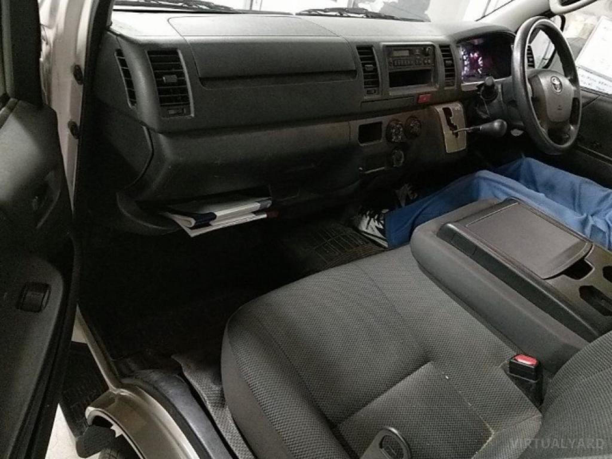 TOYOTA HIACE GDH VAN 5D LONG DX