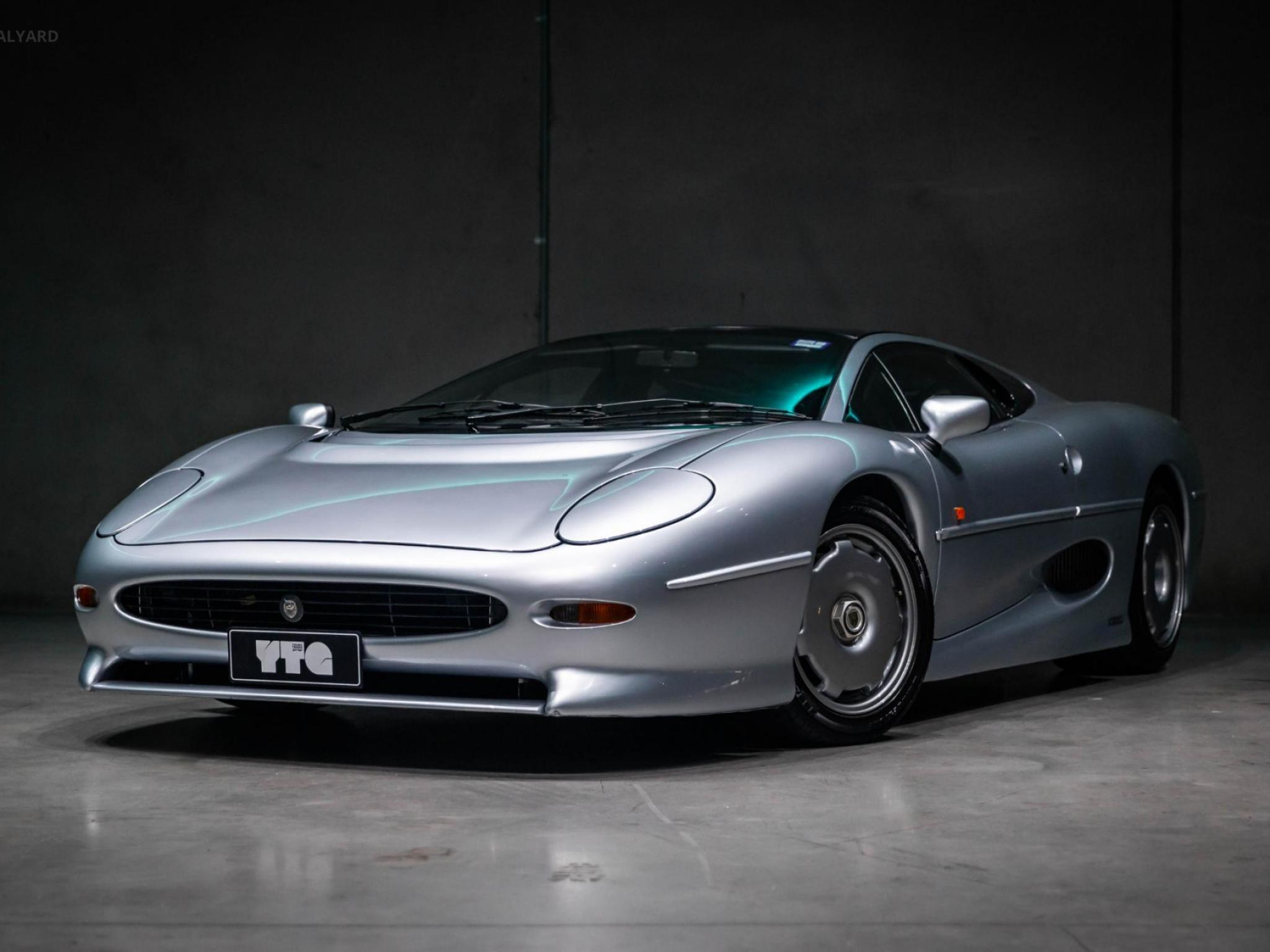 JAGUAR XJ220 1993 JAGUAR XJ220 1 OF ONLY 69 RHD 2 OWNERS
