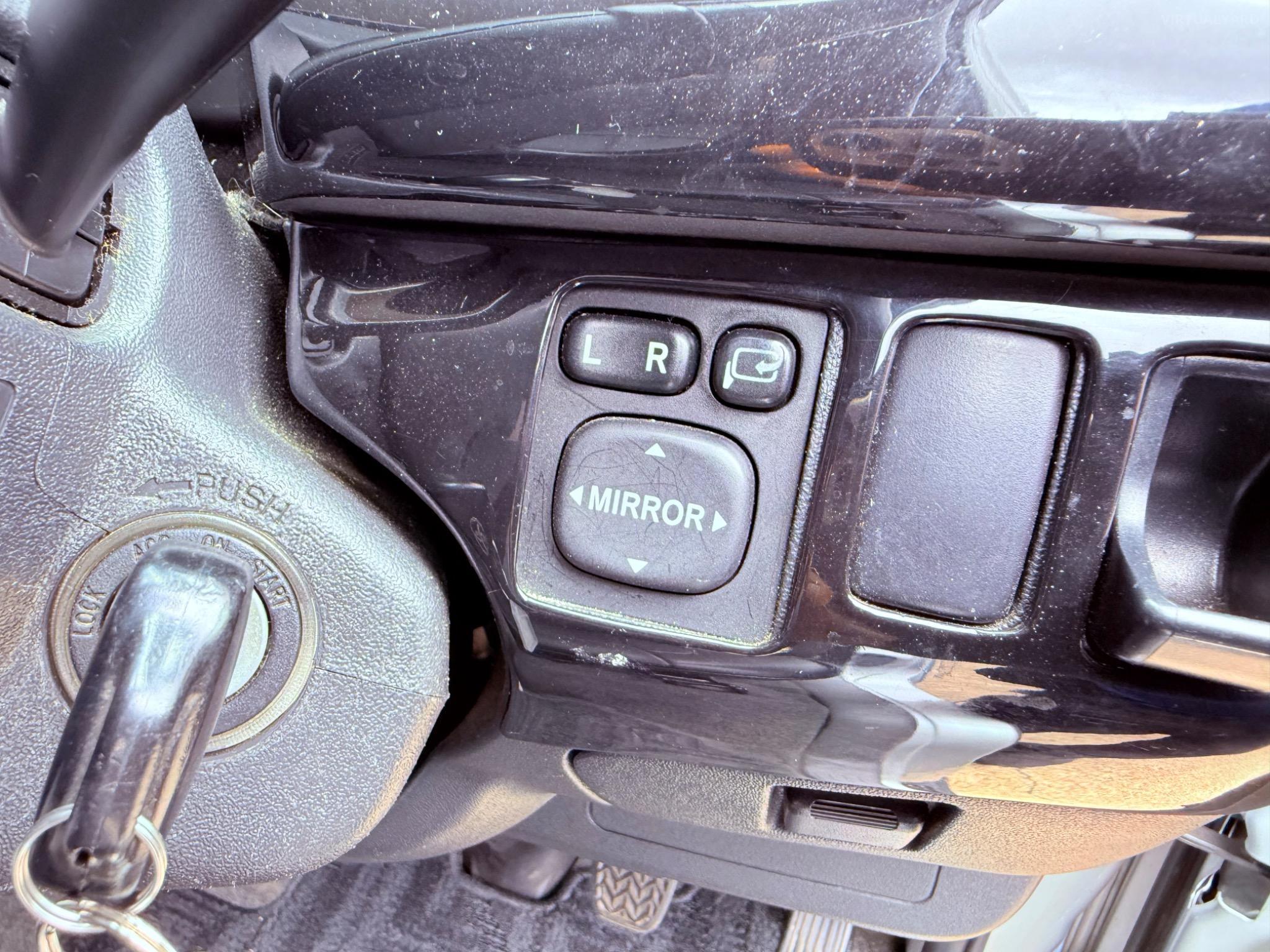 TOYOTA HIACE 300 KG ELECTICAL RAMP