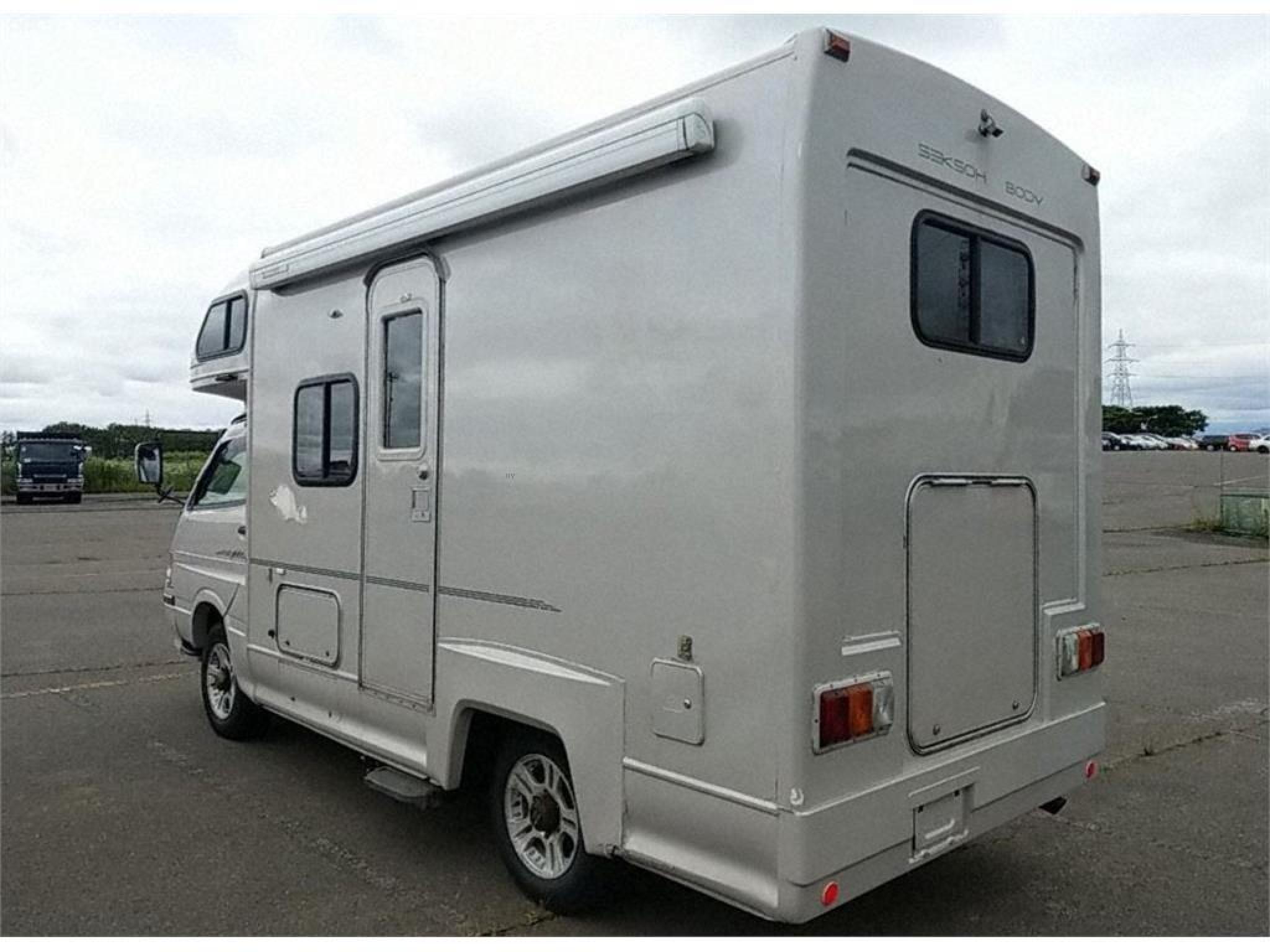 TOYOTA HIACE CAMPING 4WD
