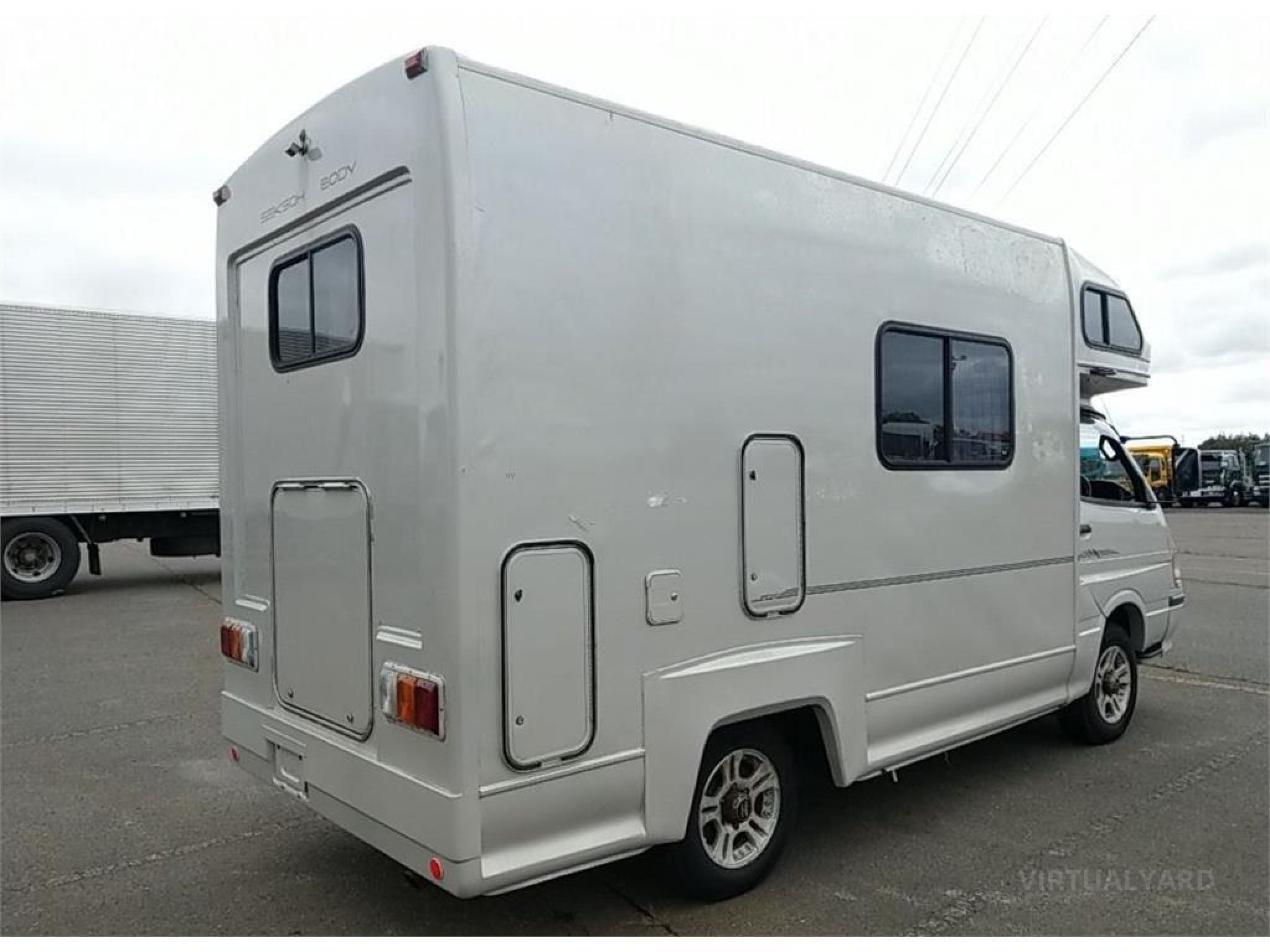 TOYOTA HIACE CAMPING 4WD