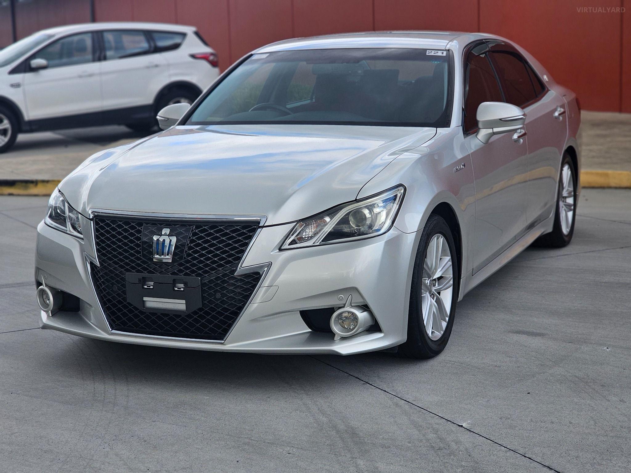 TOYOTA CROWN AWS210 HYBRID