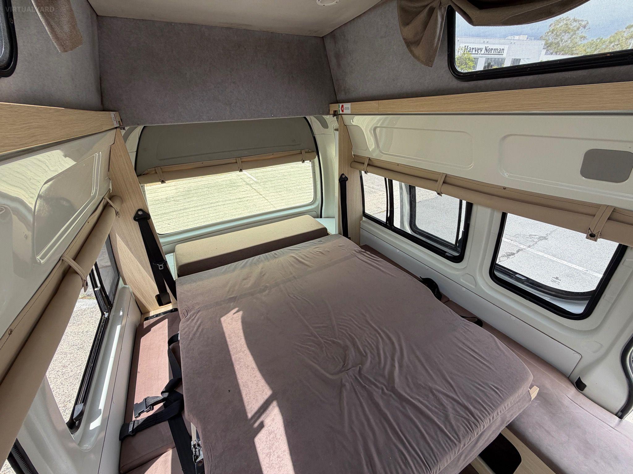 TOYOTA HIACE SLWB TRH221R MY16