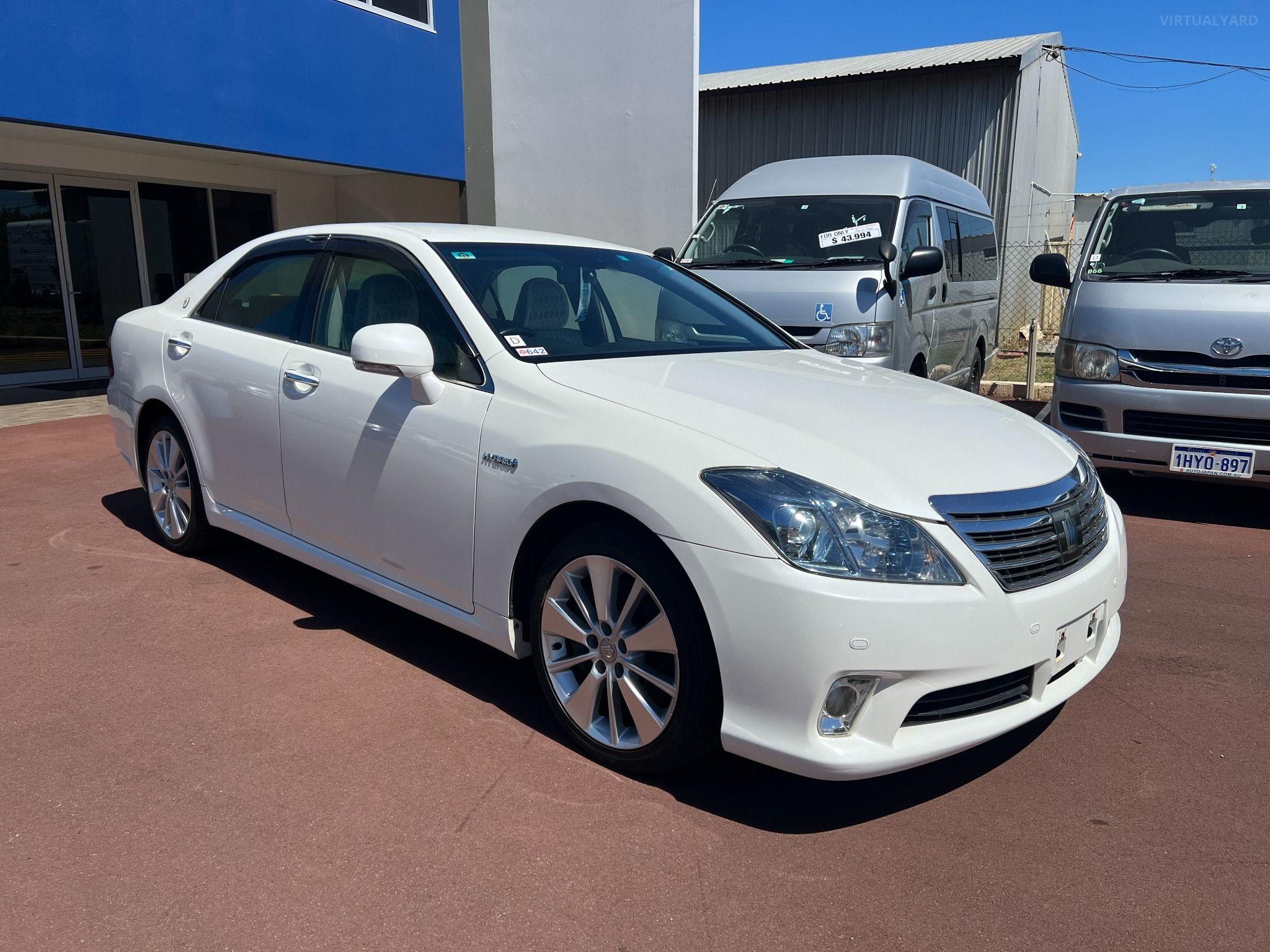 TOYOTA CROWN L PACKAGE HYBRID