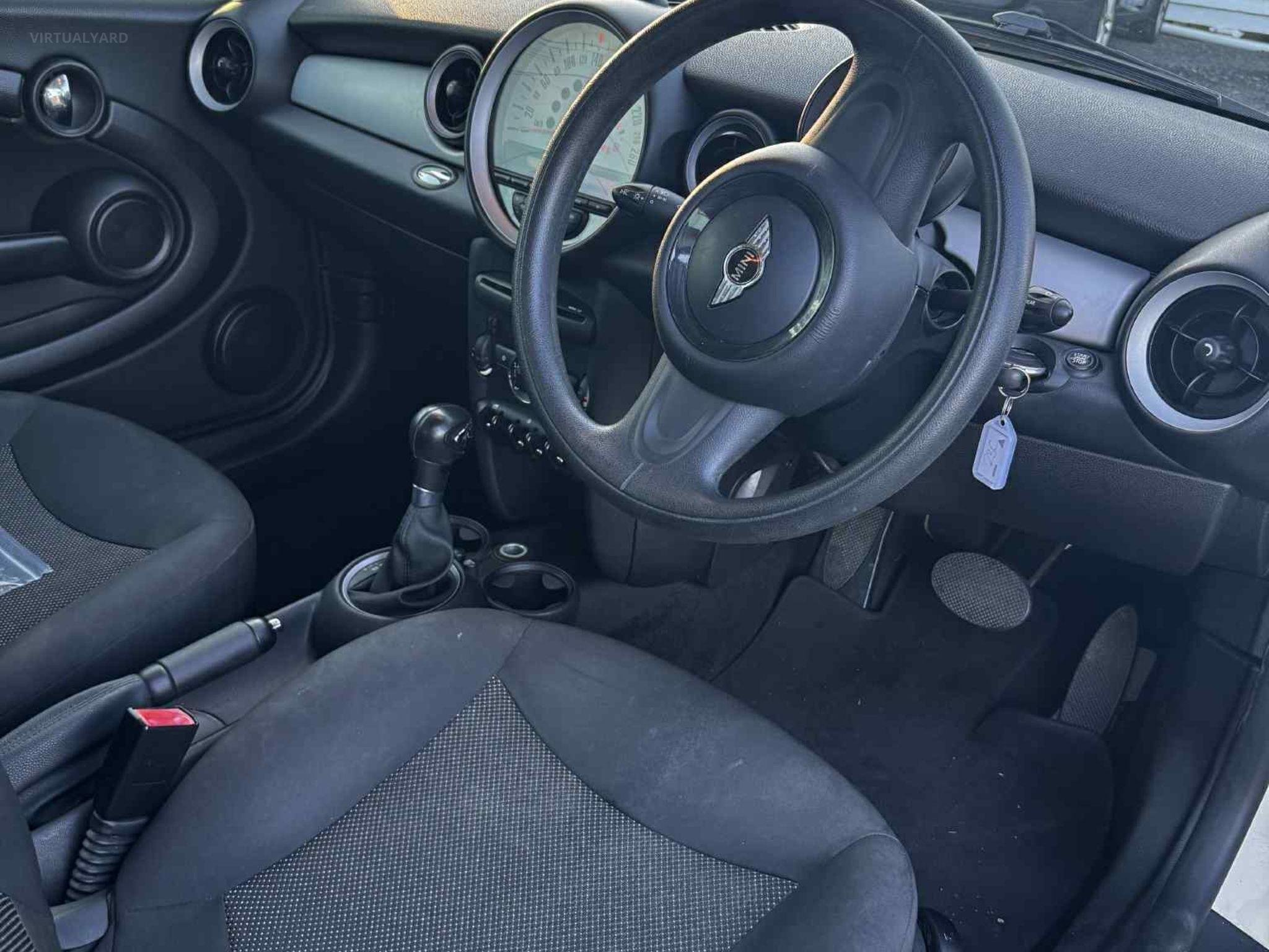 MINI COOPER RAY R56