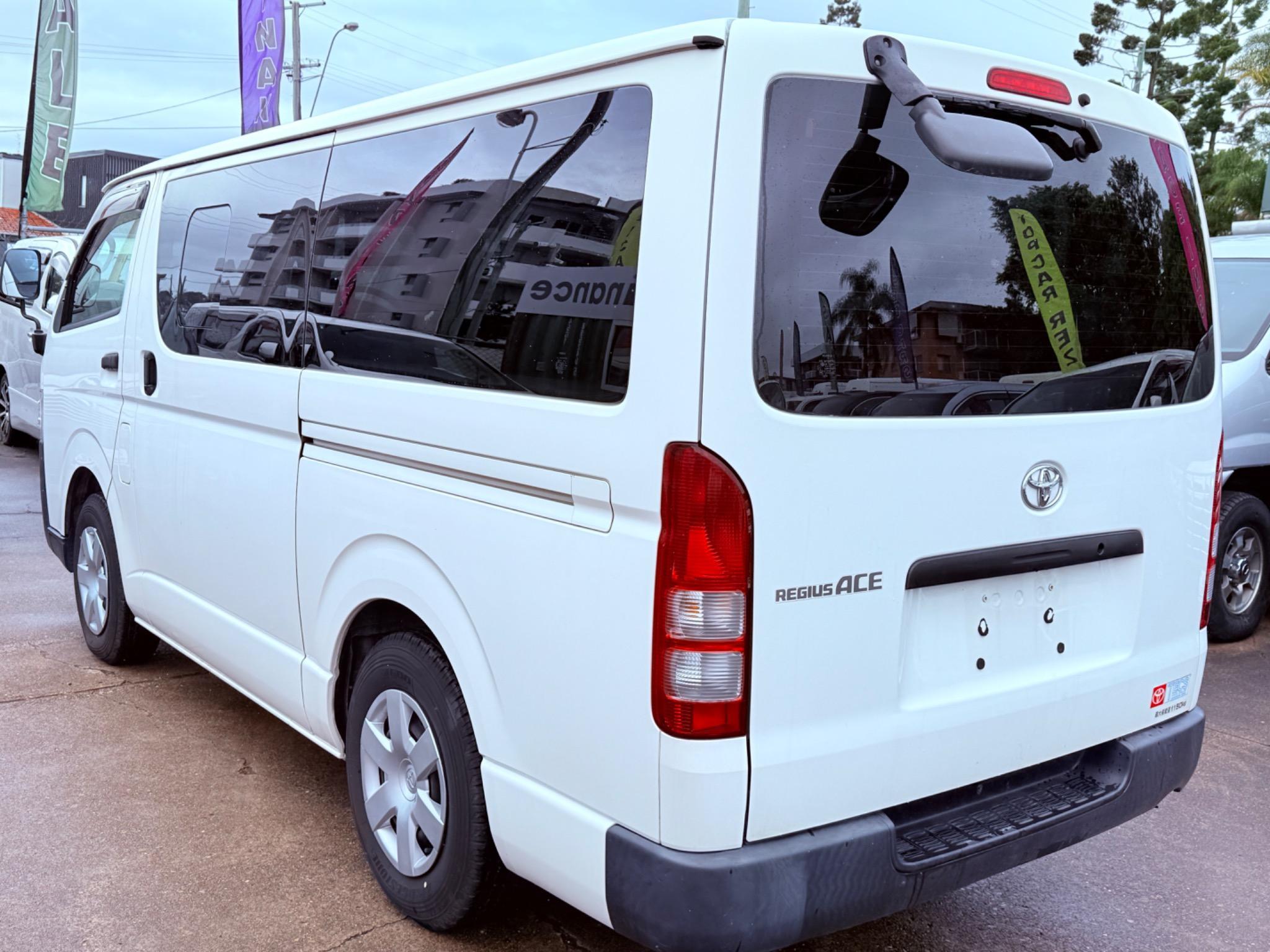 TOYOTA HIACE DX TRH200 300 KG ELECTRICAL LIFT