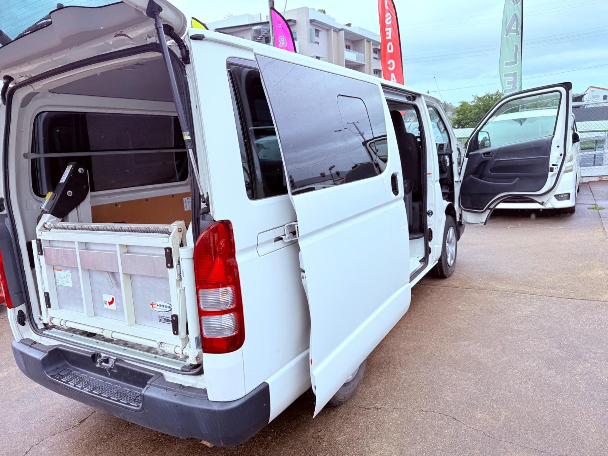 TOYOTA HIACE DX TRH200 300 KG ELECTRICAL LIFT