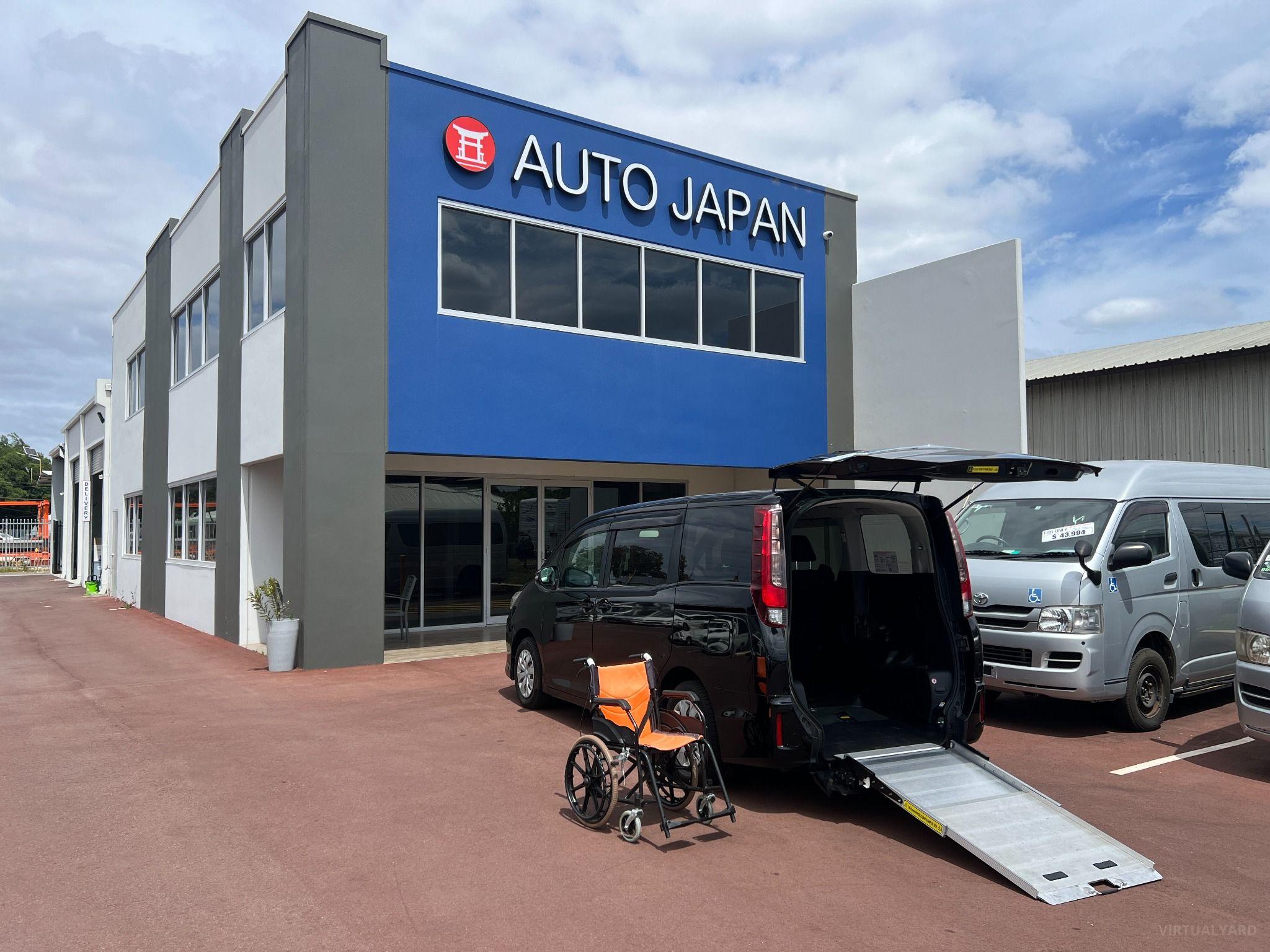 TOYOTA NOAH 4WD WHEELCHAIR RAMP
