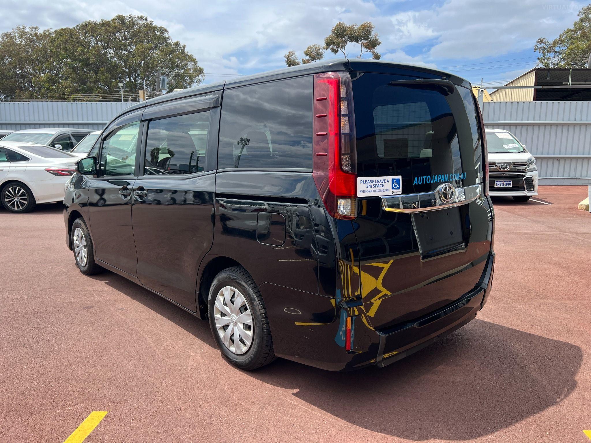 TOYOTA NOAH 4WD WHEELCHAIR RAMP