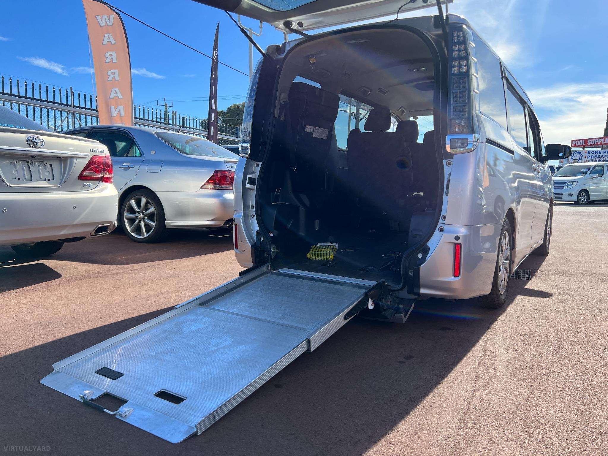 TOYOTA VOXY 4WD WHEEL CHAIR RAMP