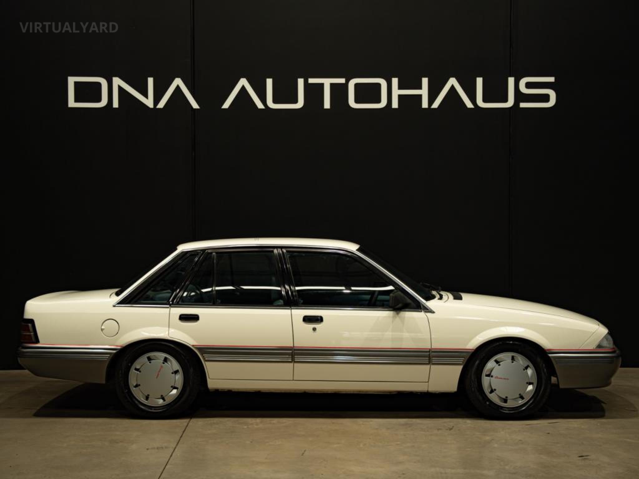 HOLDEN COMMODORE VL BERLINA 5.0L