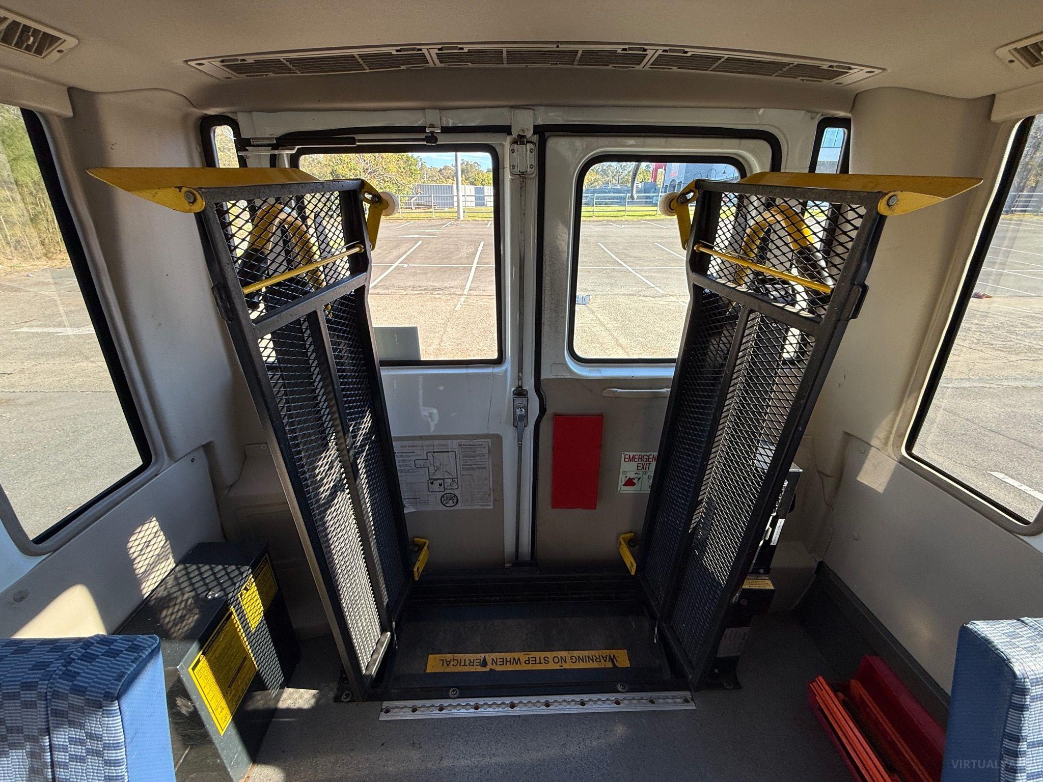 MITSUBISHI FUSO ROSA BE600 - 19 SEATS WITH WHEELCHAIR LIFT