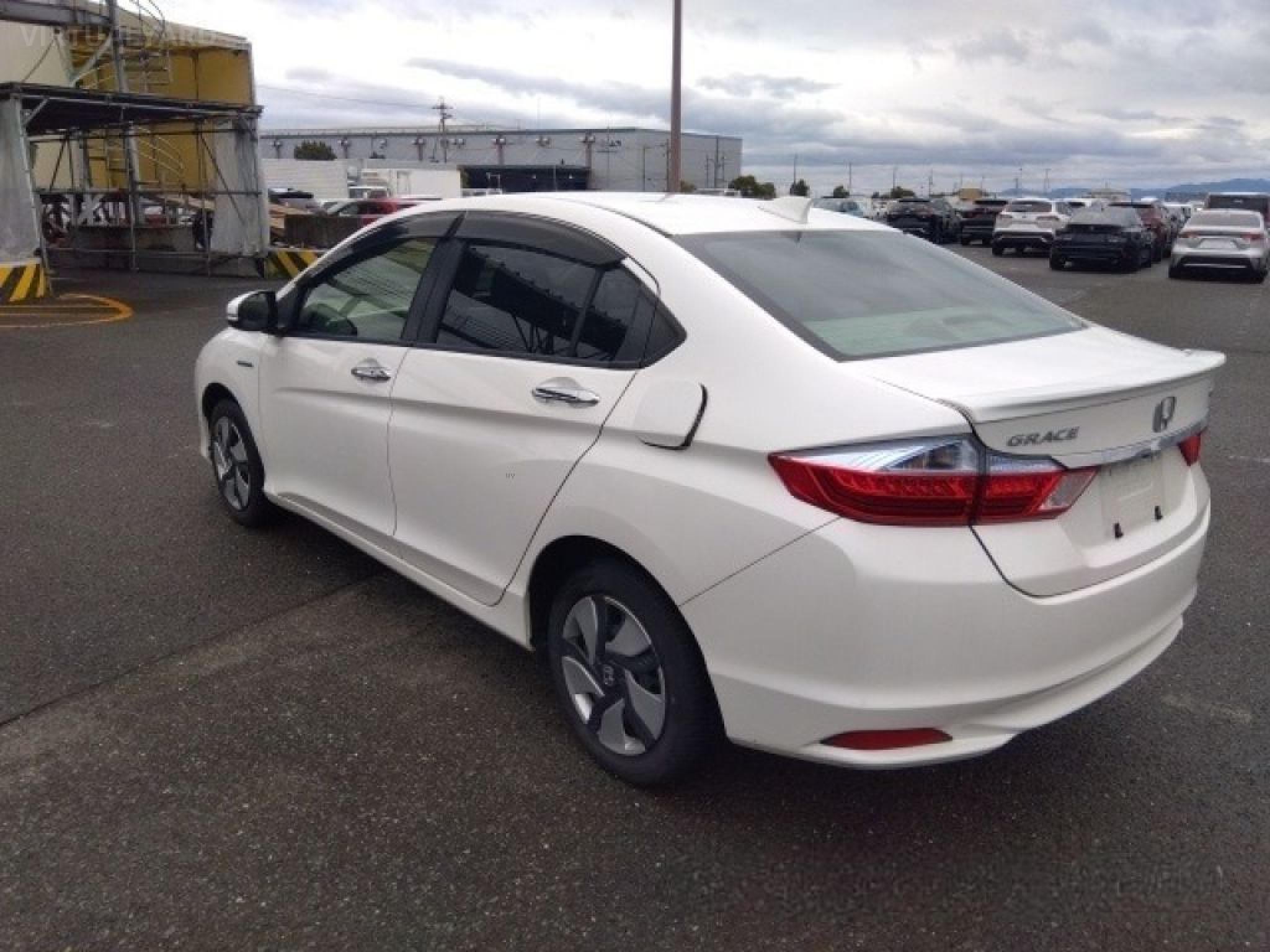 HONDA GRACE HYBRID GM4