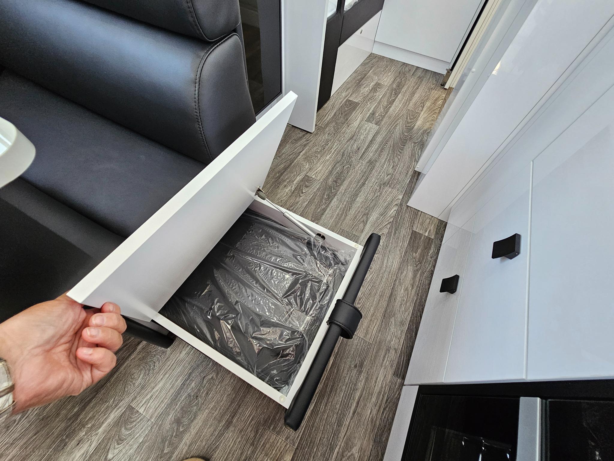 MILLARD 22' MFLOW 22'' FAMILY VAN ONE ONLY