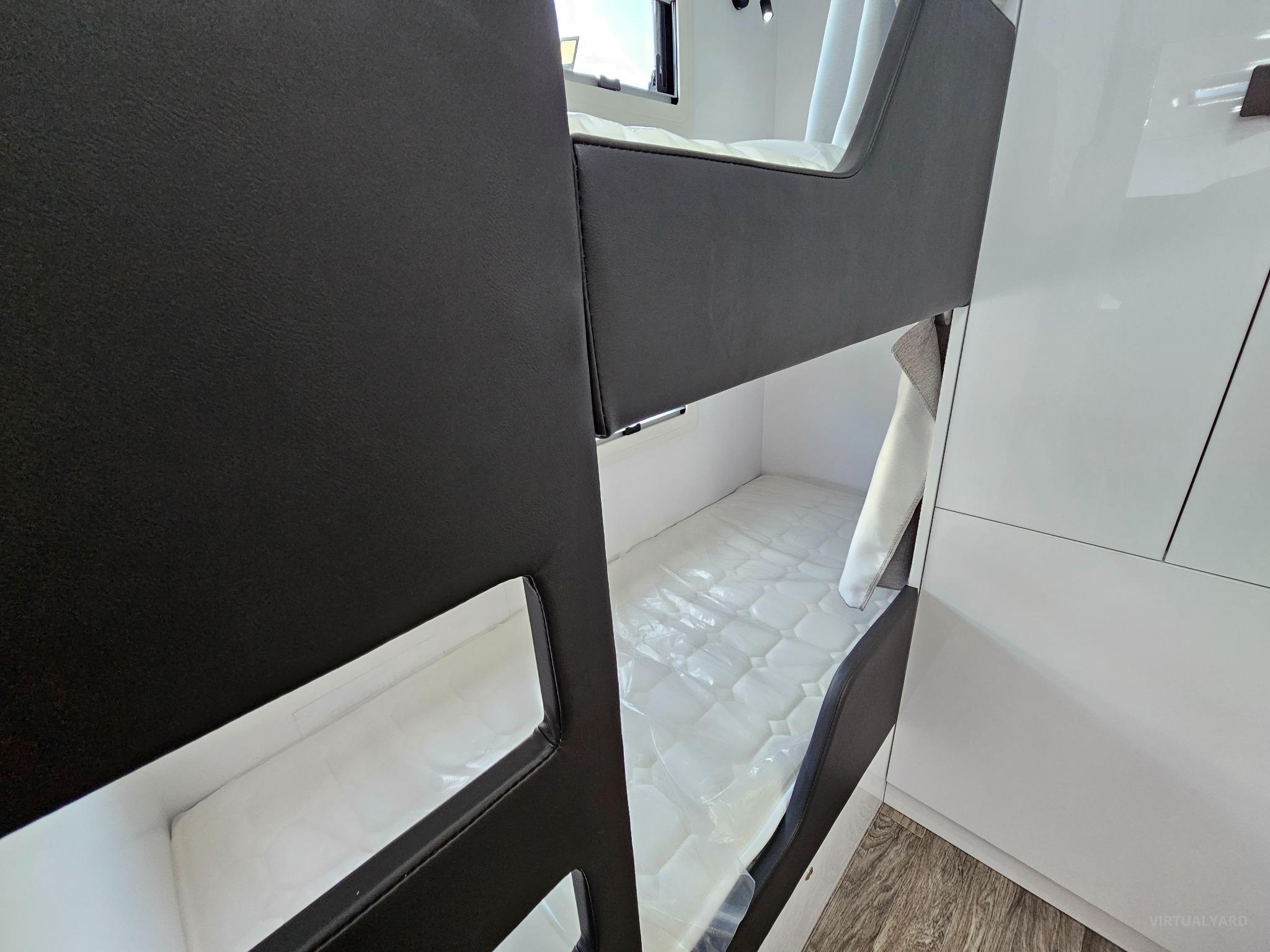 MILLARD 22' MFLOW 22'' FAMILY VAN ONE ONLY