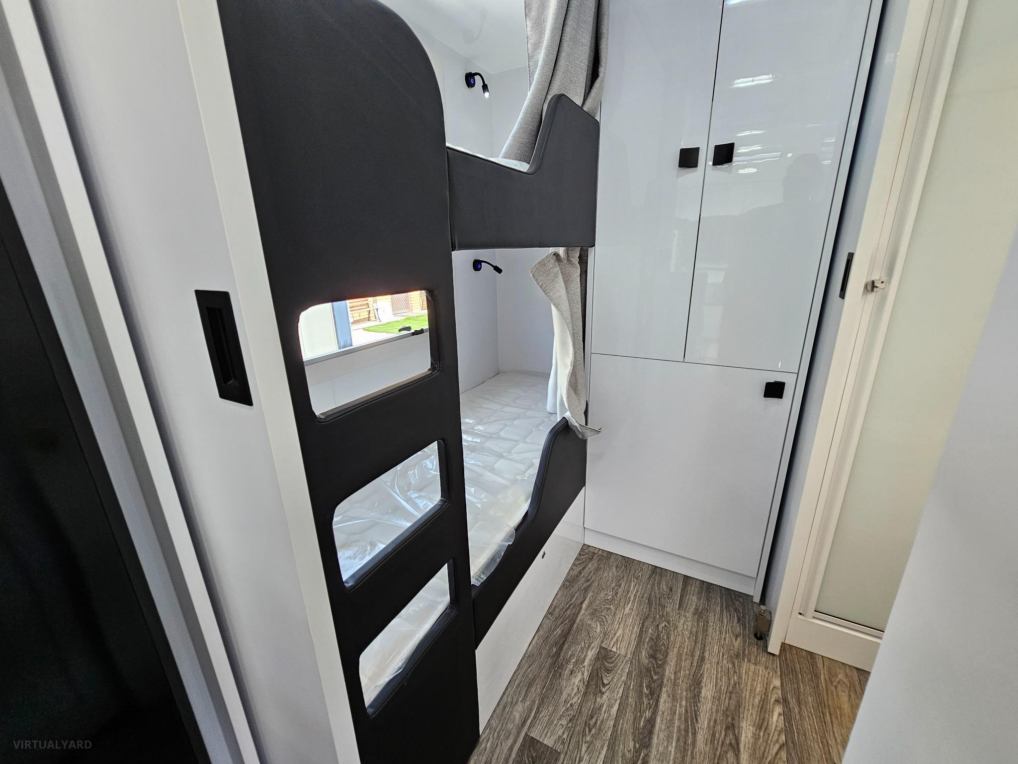 MILLARD 22' MFLOW 22'' FAMILY VAN ONE ONLY