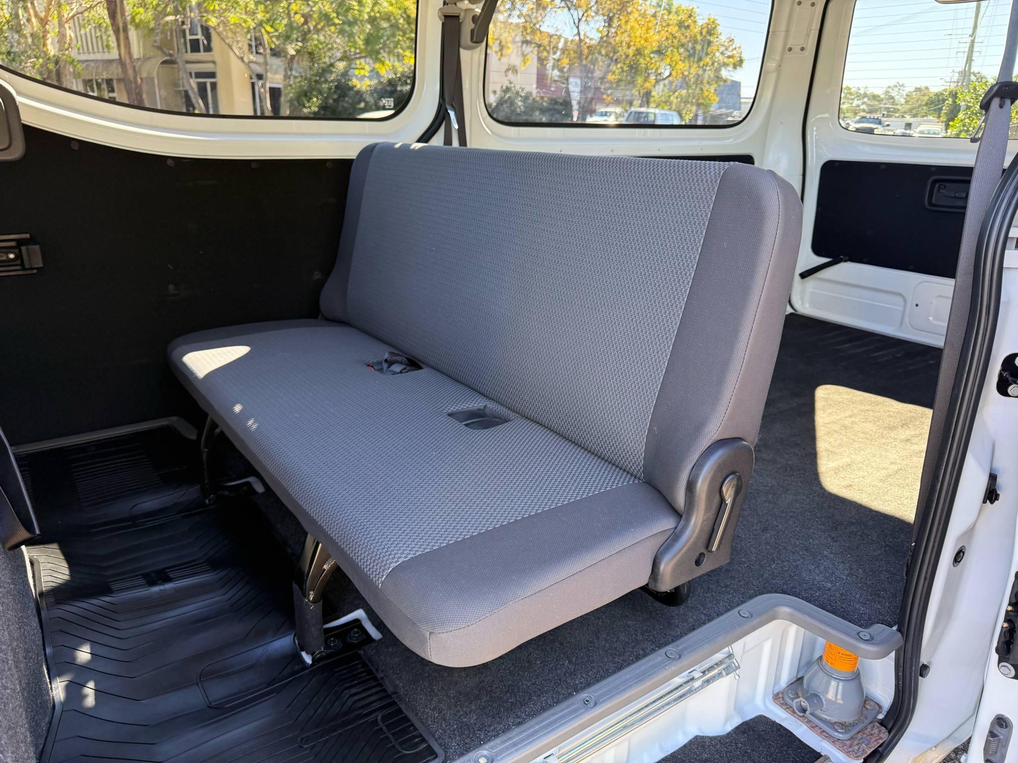 NISSAN NV350