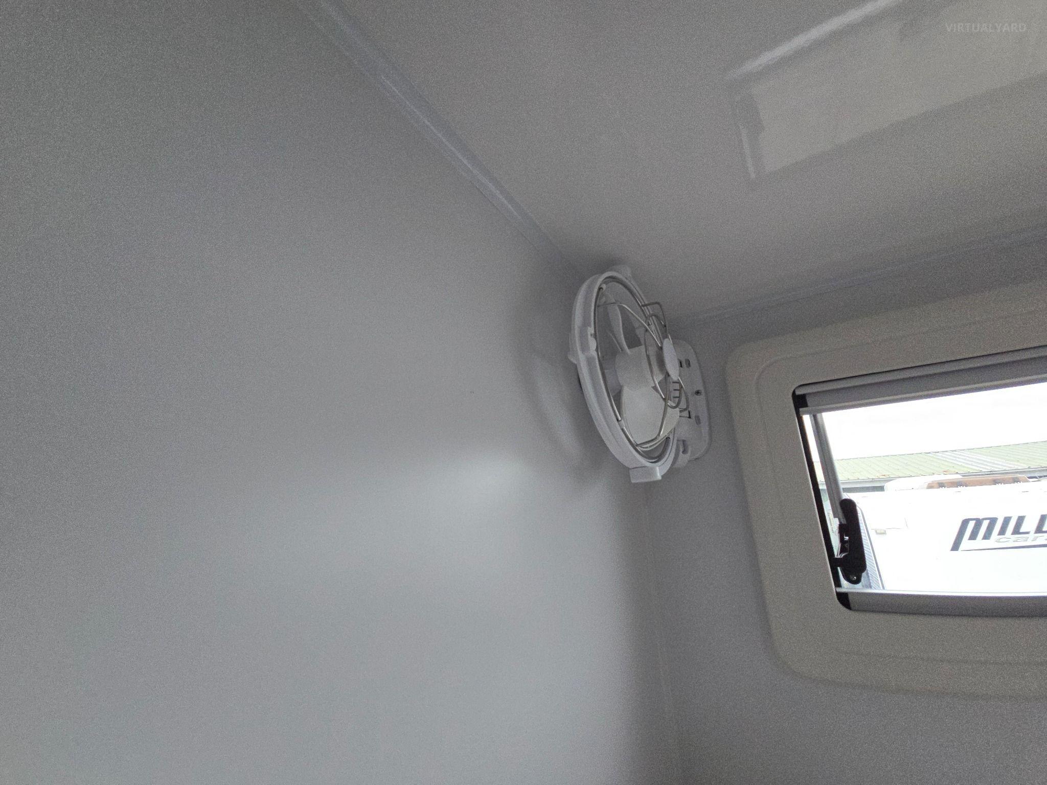 MILLARD 19'6 MFLOW 19'6 CROSS COUNTRY FAMILY EAST WEST BED ONE ONLY